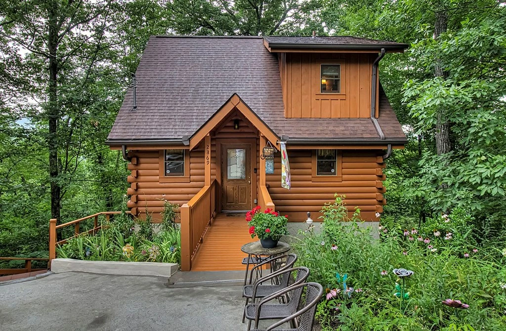 Teddy Bear Haven - Accommodations by Great Cabins in the Smokies
