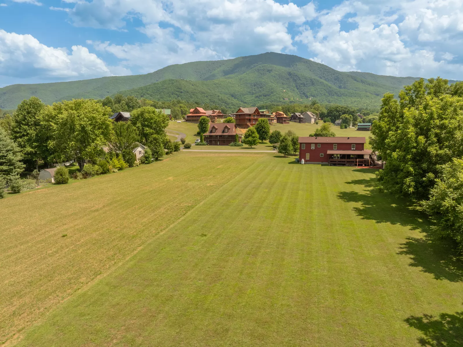 Mountain Valley Paradise - Accommodations by Great Cabins in the Smokies